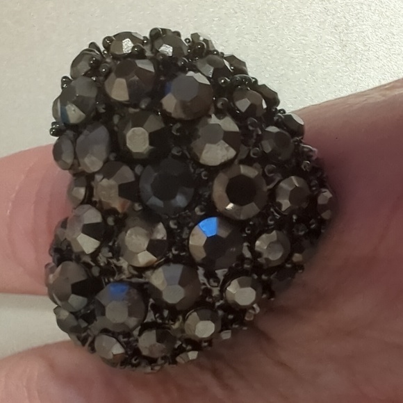 unknown | Jewelry | Chucky Black Glittery Stone Heart Stretchy Ring ...